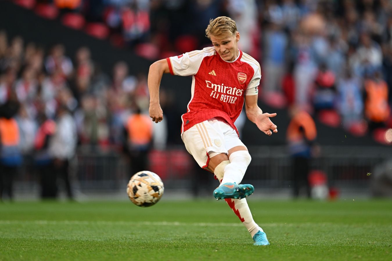 Капитан «Арсенала» Эдегор высказался о завоёванном серебре в АПЛ ...