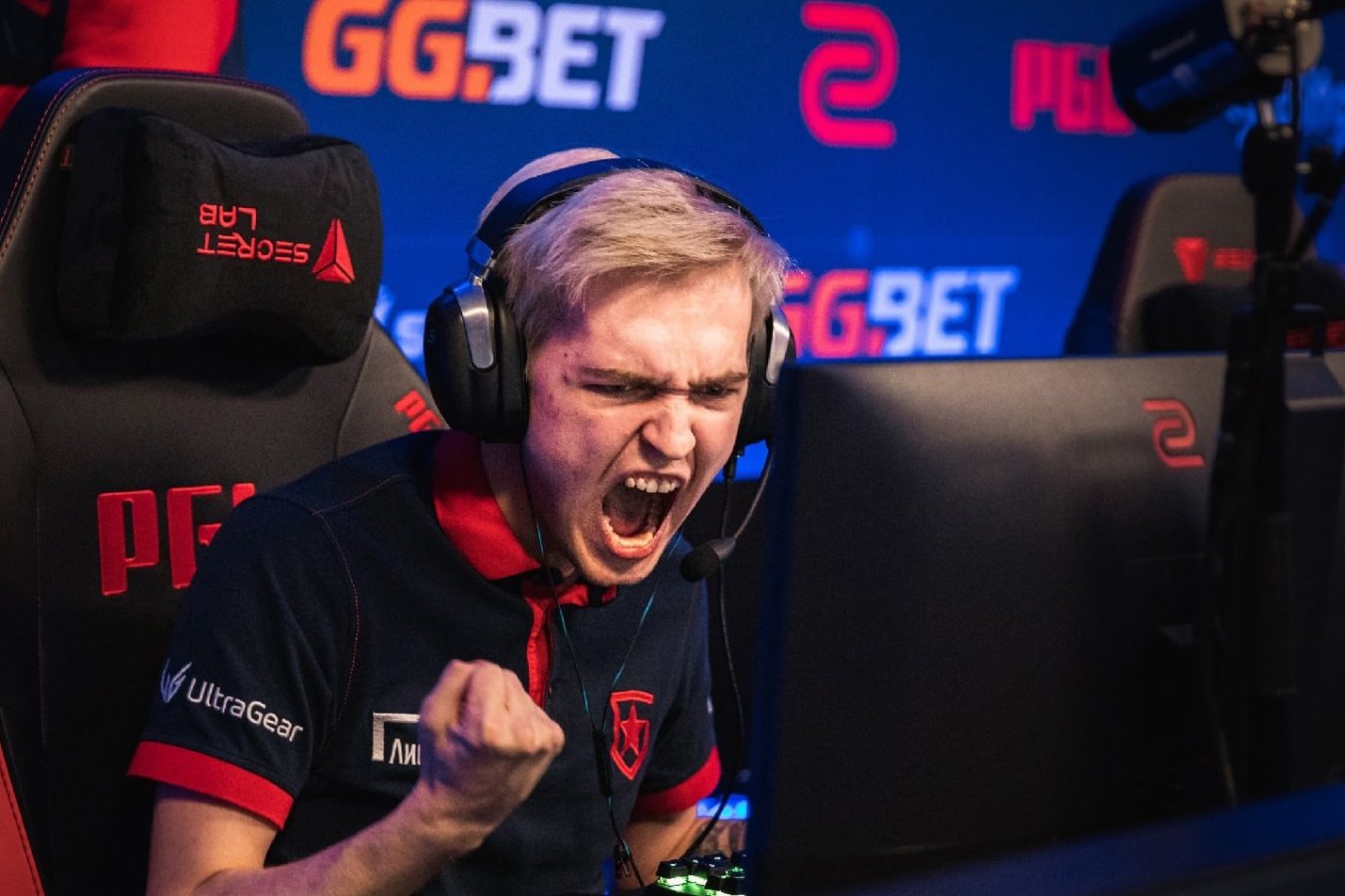 Российская команда Gambit Esports прошла в полуфинал PGL Major Stockholm 2021 - Чемпионат