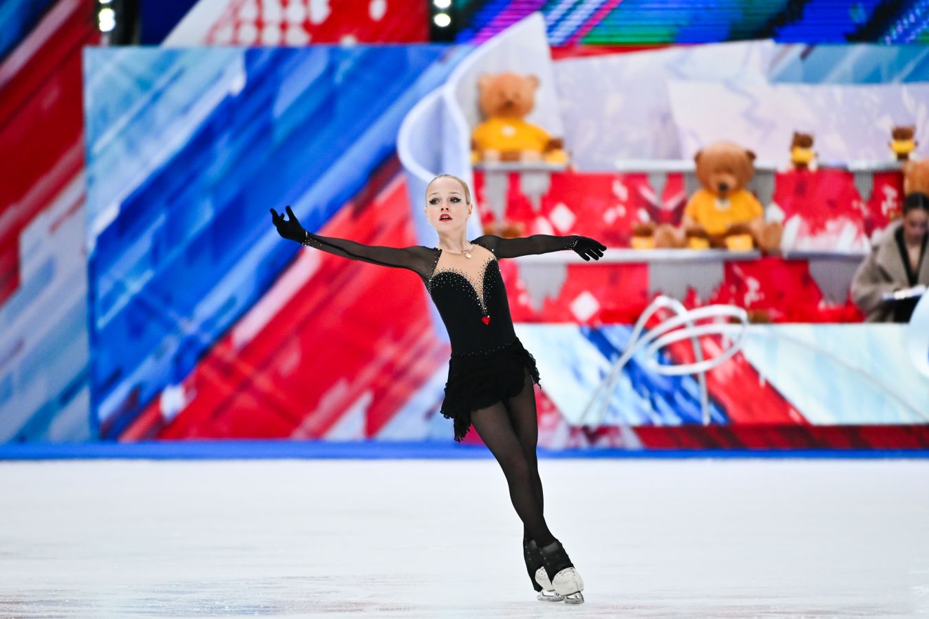 «Со мной и с Ленусей всё нормально». Мама Костылевой записала обращение ...