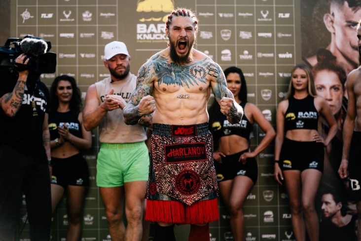 Владислав Туйнов нокаутировал Сабри Бен Хениа в дебютном поединке в ...