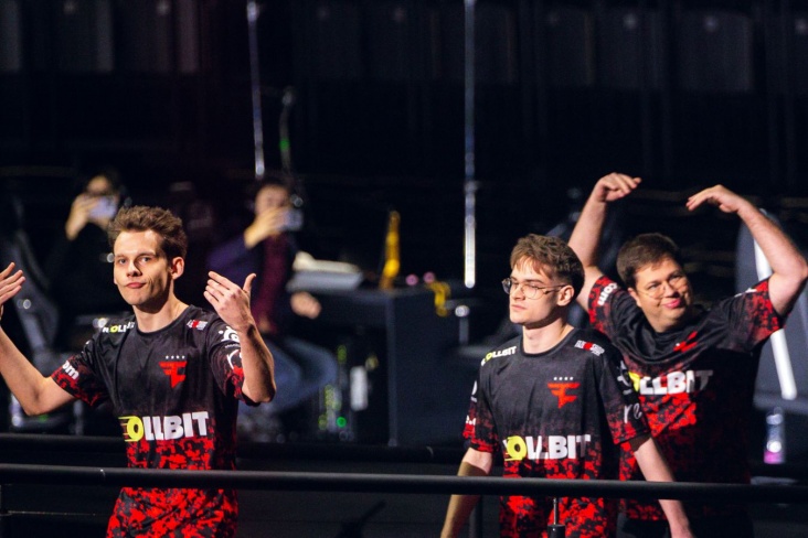 FaZe Clan уверенно разобралась с MOUZ и вышла в полуфинал мэйджора по ...