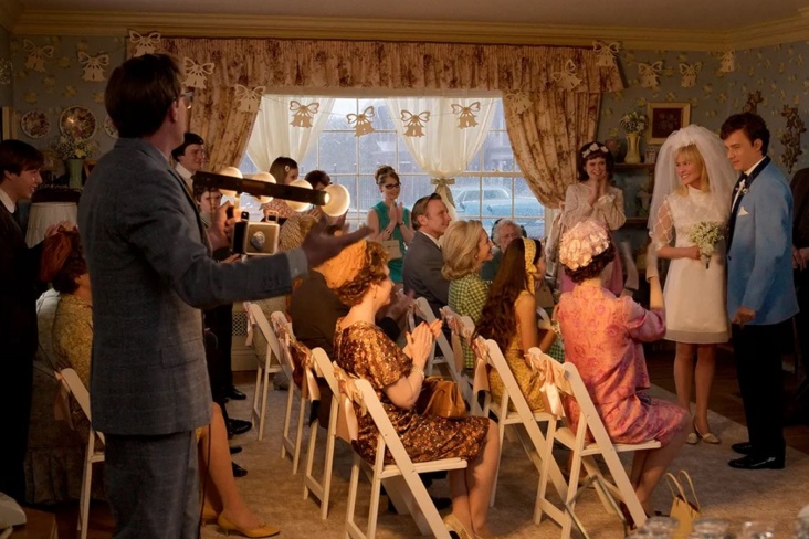 Первые кадры драмы «Здесь» со стареющими по ходу фильма Томом Хэнксом и ...