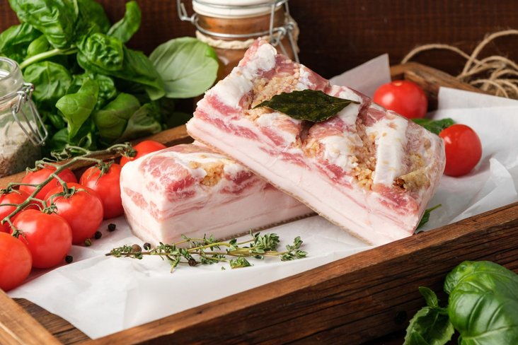Как засолить сало в домашних условиях быстро и вкусно: рецепт с фото ...