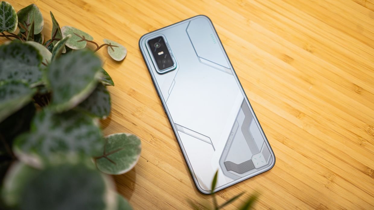 10 лучших смартфонов 2025 года: Айфон, Xiaomi, Apple, Samsung и другие ...